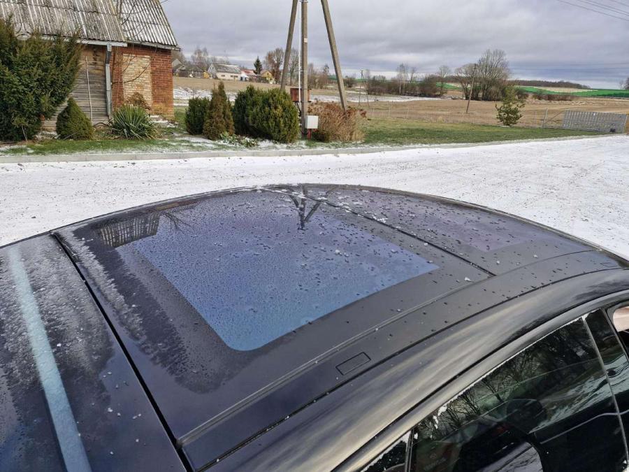 Black Tesla Model S 2015 in Marijampole, with an engine capacity of 0.00 L and mileage of 370 thousand km for 9500 €, photo 15 on AUTOMOTO.COM.LV