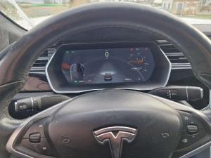Black Tesla Model S 2015 in Marijampole, with an engine capacity of 0.00 L and mileage of 370 thousand km for 9500 €, photo 21 on AUTOMOTO.COM.LV