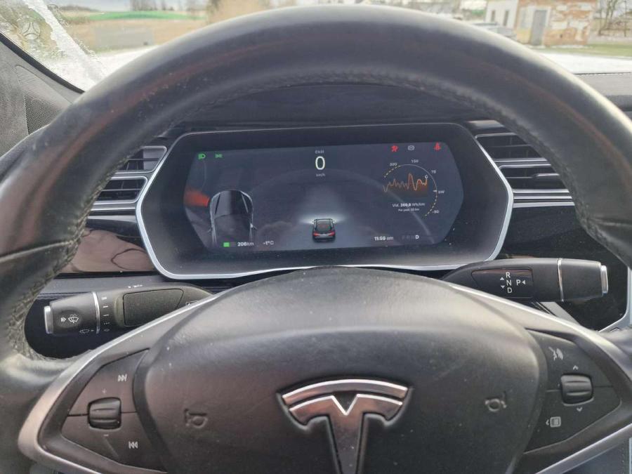 Black Tesla Model S 2015 in Marijampole, with an engine capacity of 0.00 L and mileage of 370 thousand km for 9500 €, photo 21 on AUTOMOTO.COM.LV