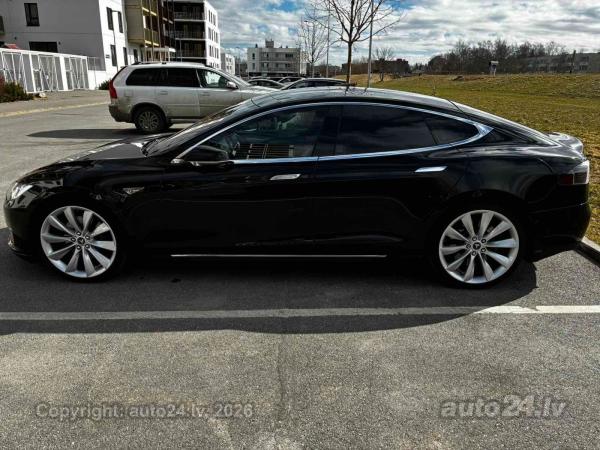 Black Tesla Model S 2015 in Tallinn, with an engine capacity of 0.00 L and mileage of 161 thousand km for 24999 €, photo 8 on AUTOMOTO.COM.LV