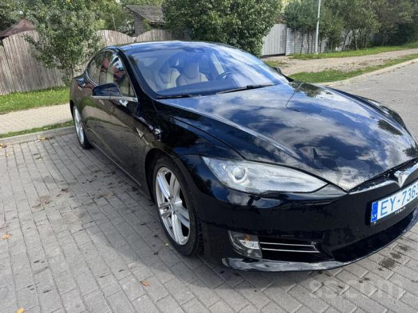 Black Tesla Model S 2015 in Rezekne, with an engine capacity of 0.00 L and mileage of 536 thousand km for 15500 €, photo 3 on AUTOMOTO.COM.LV