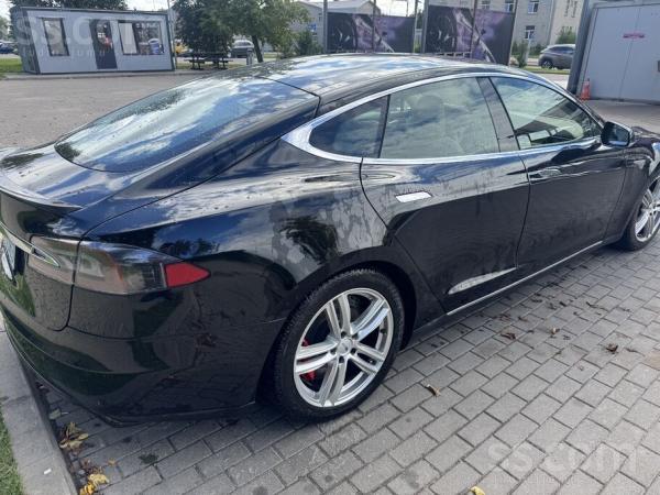 Black Tesla Model S 2015 in Rezekne, with an engine capacity of 0.00 L and mileage of 536 thousand km for 15500 €, photo 5 on AUTOMOTO.COM.LV