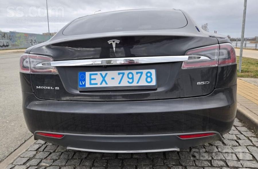 Black Tesla Model S 2016 in Riga, with an engine capacity of 0.00 L and mileage of 250 thousand km for 16500 €, photo 3 on AUTOMOTO.COM.LV