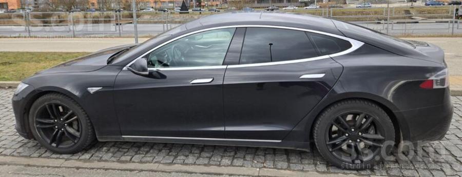 Black Tesla Model S 2016 in Riga, with an engine capacity of 0.00 L and mileage of 250 thousand km for 16500 €, photo 5 on AUTOMOTO.COM.LV