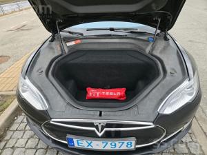 Black Tesla Model S 2016 in Riga, with an engine capacity of 0.00 L and mileage of 250 thousand km for 16500 €, photo 6 on AUTOMOTO.COM.LV