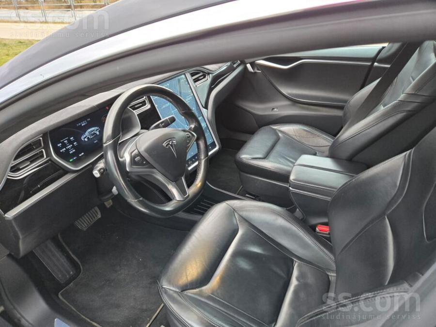Black Tesla Model S 2016 in Riga, with an engine capacity of 0.00 L and mileage of 250 thousand km for 16500 €, photo 10 on AUTOMOTO.COM.LV