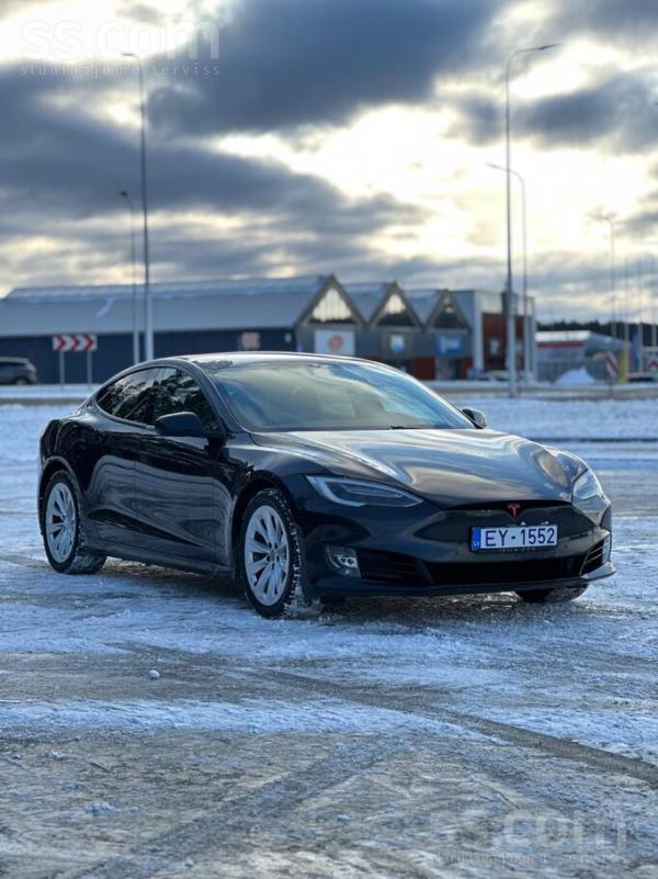 Black Tesla Model S 2017 in Riga, with an engine capacity of 0.00 L and mileage of 175 thousand km for 20900 €, photo 2 on AUTOMOTO.COM.LV