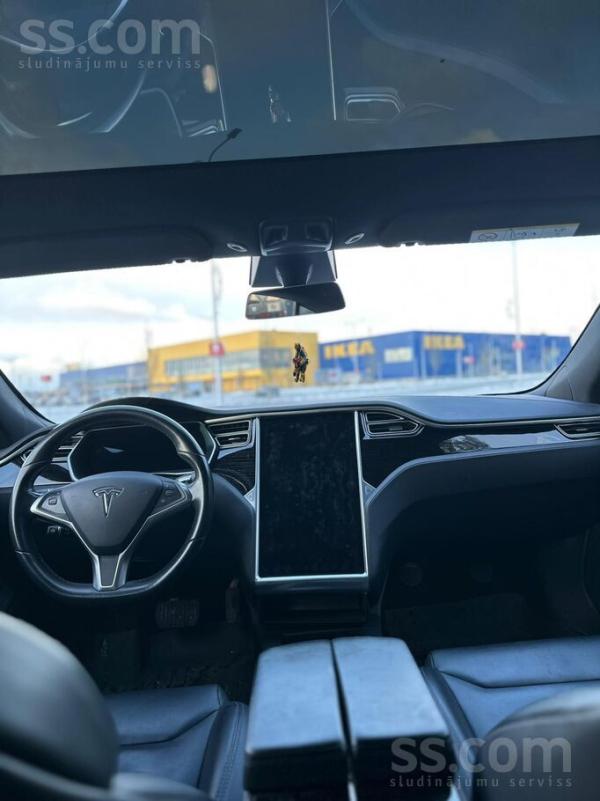 Black Tesla Model S 2017 in Riga, with an engine capacity of 0.00 L and mileage of 175 thousand km for 20900 €, photo 8 on AUTOMOTO.COM.LV