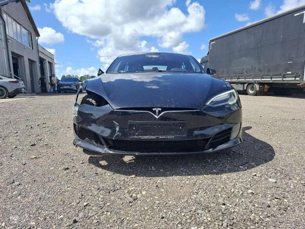 Melns Tesla Model S 2017 Marijampole, ar dzinēja tilpumu 0.00 L un nobraukumu 234 tūkst. km par 9100 €, foto 4 vietnē AUTOMOTO.COM.LV