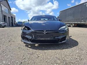 Melns Tesla Model S 2017 Marijampole, ar dzinēja tilpumu 0.00 L un nobraukumu 234 tūkst. km par 9100 €, foto 4 vietnē AUTOMOTO.COM.LV