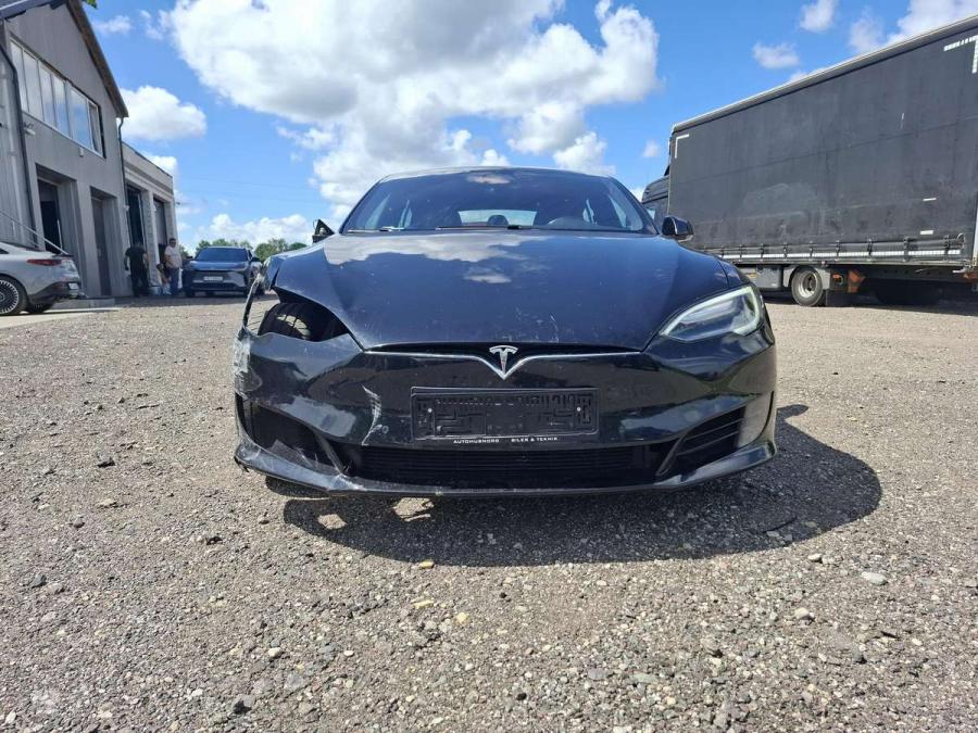 Melns Tesla Model S 2017 Marijampole, ar dzinēja tilpumu 0.00 L un nobraukumu 234 tūkst. km par 9100 €, foto 4 vietnē AUTOMOTO.COM.LV