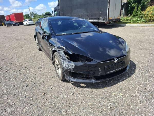 Melns Tesla Model S 2017 Marijampole, ar dzinēja tilpumu 0.00 L un nobraukumu 234 tūkst. km par 9100 €, foto 6 vietnē AUTOMOTO.COM.LV