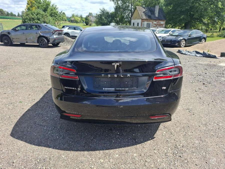 Melns Tesla Model S 2017 Marijampole, ar dzinēja tilpumu 0.00 L un nobraukumu 234 tūkst. km par 9100 €, foto 7 vietnē AUTOMOTO.COM.LV