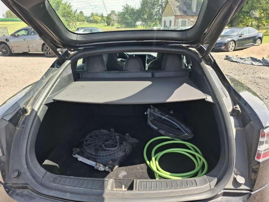 Melns Tesla Model S 2017 Marijampole, ar dzinēja tilpumu 0.00 L un nobraukumu 234 tūkst. km par 9100 €, foto 14 vietnē AUTOMOTO.COM.LV