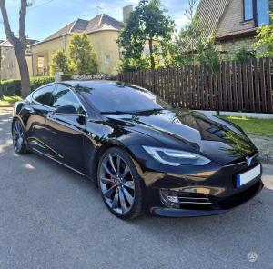 Black Tesla Model S 2017 in Kaunas, with an engine capacity of 0.00 L and mileage of 130 thousand km for 22999 €, photo 3 on AUTOMOTO.COM.LV