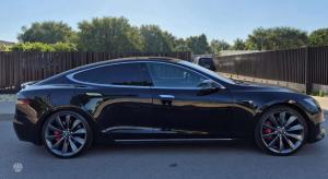 Black Tesla Model S 2017 in Kaunas, with an engine capacity of 0.00 L and mileage of 130 thousand km for 22999 €, photo 5 on AUTOMOTO.COM.LV