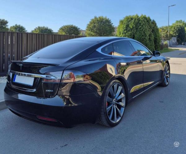 Black Tesla Model S 2017 in Kaunas, with an engine capacity of 0.00 L and mileage of 130 thousand km for 22999 €, photo 6 on AUTOMOTO.COM.LV