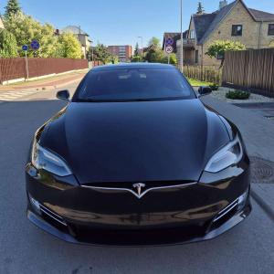 Black Tesla Model S 2017 in Kaunas, with an engine capacity of 0.00 L and mileage of 130 thousand km for 22999 €, photo 8 on AUTOMOTO.COM.LV