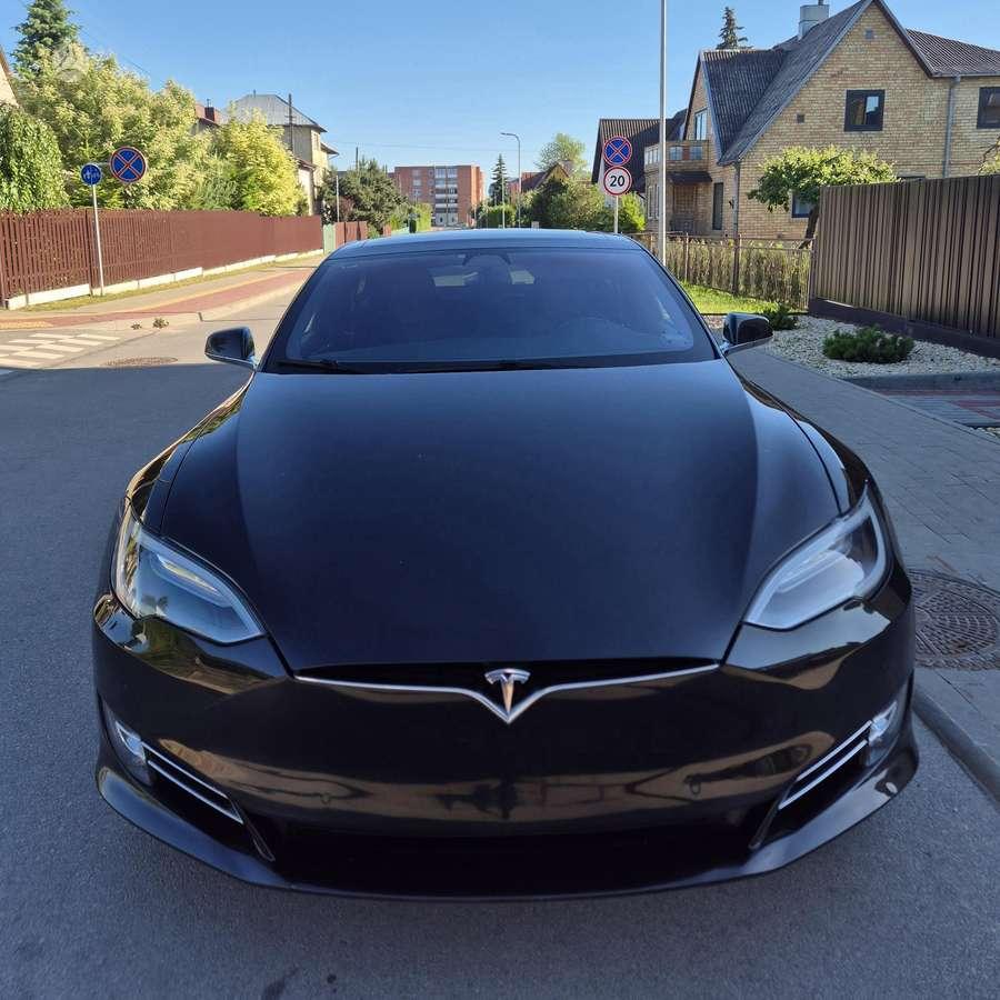 Black Tesla Model S 2017 in Kaunas, with an engine capacity of 0.00 L and mileage of 130 thousand km for 22999 €, photo 8 on AUTOMOTO.COM.LV