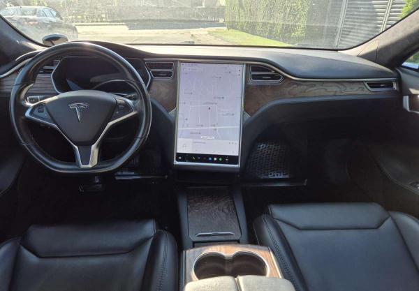 Black Tesla Model S 2017 in Kaunas, with an engine capacity of 0.00 L and mileage of 130 thousand km for 22999 €, photo 10 on AUTOMOTO.COM.LV