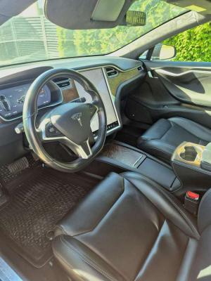 Black Tesla Model S 2017 in Kaunas, with an engine capacity of 0.00 L and mileage of 130 thousand km for 22999 €, photo 12 on AUTOMOTO.COM.LV
