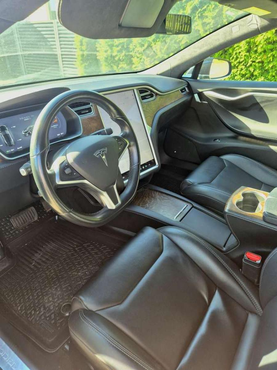 Black Tesla Model S 2017 in Kaunas, with an engine capacity of 0.00 L and mileage of 130 thousand km for 22999 €, photo 12 on AUTOMOTO.COM.LV