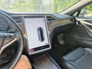Black Tesla Model S 2017 in Kaunas, with an engine capacity of 0.00 L and mileage of 130 thousand km for 22999 €, photo 13 on AUTOMOTO.COM.LV