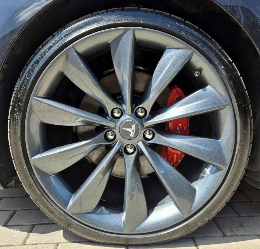 Black Tesla Model S 2017 in Kaunas, with an engine capacity of 0.00 L and mileage of 130 thousand km for 22999 €, photo 17 on AUTOMOTO.COM.LV