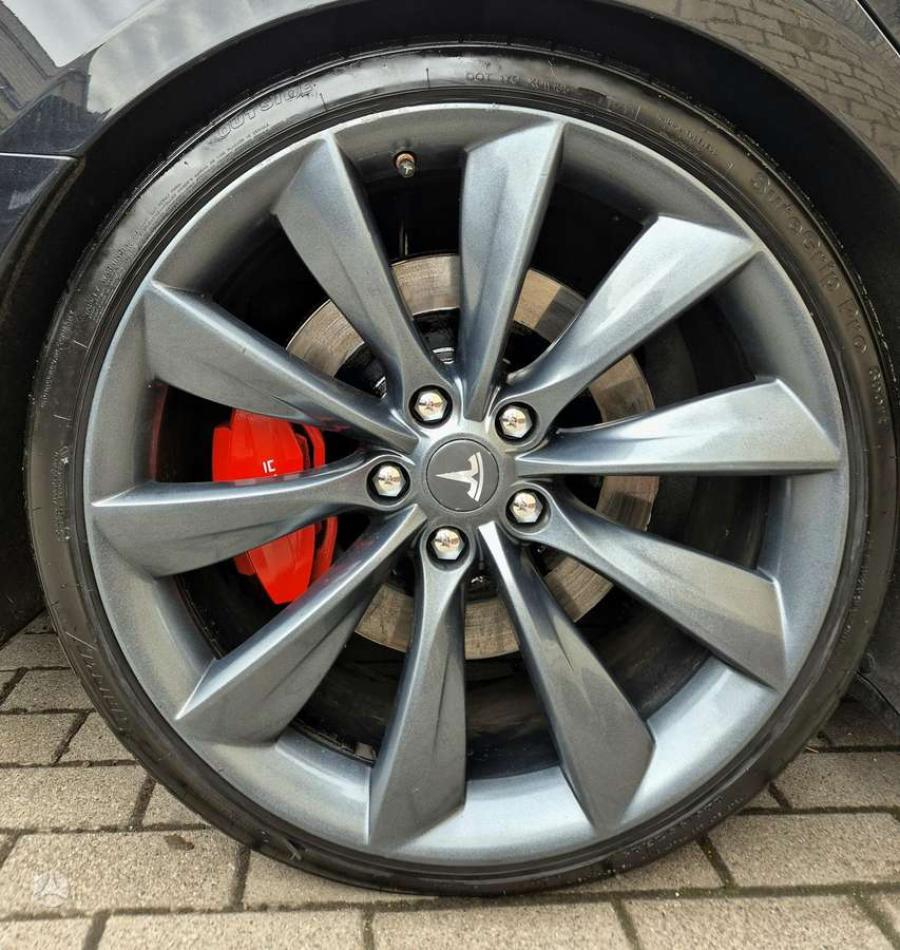 Black Tesla Model S 2017 in Kaunas, with an engine capacity of 0.00 L and mileage of 130 thousand km for 22999 €, photo 18 on AUTOMOTO.COM.LV