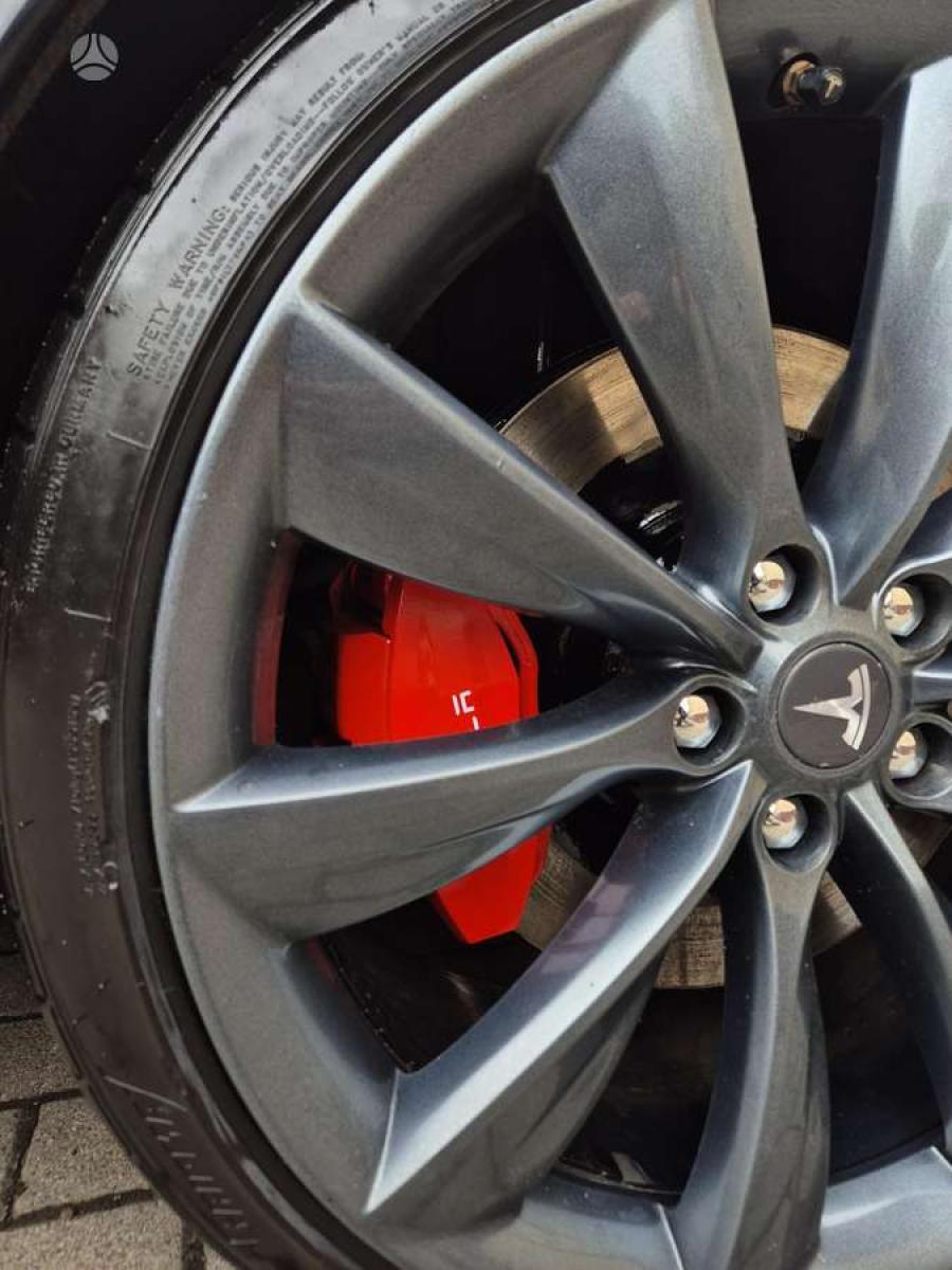 Black Tesla Model S 2017 in Kaunas, with an engine capacity of 0.00 L and mileage of 130 thousand km for 22999 €, photo 19 on AUTOMOTO.COM.LV
