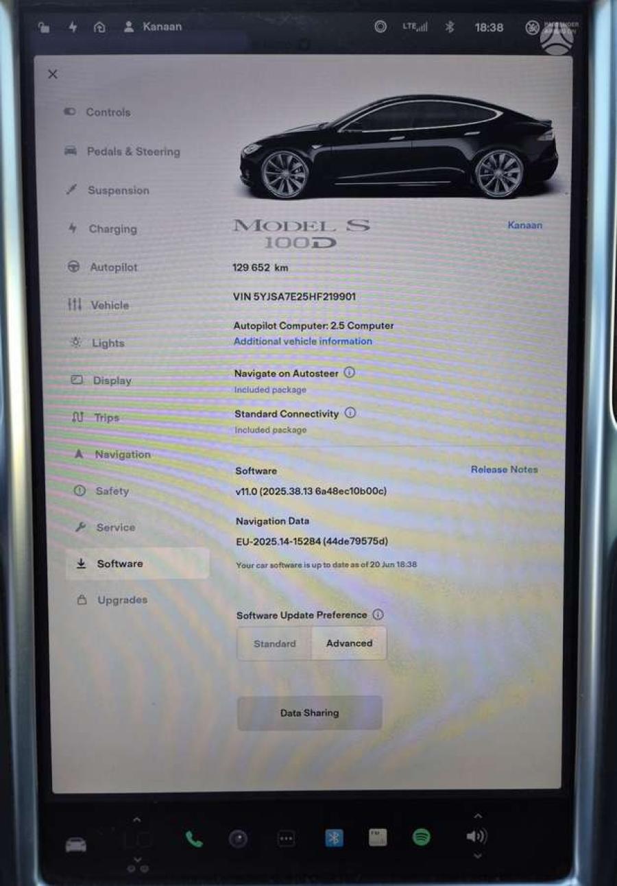 Black Tesla Model S 2017 in Kaunas, with an engine capacity of 0.00 L and mileage of 130 thousand km for 22999 €, photo 23 on AUTOMOTO.COM.LV