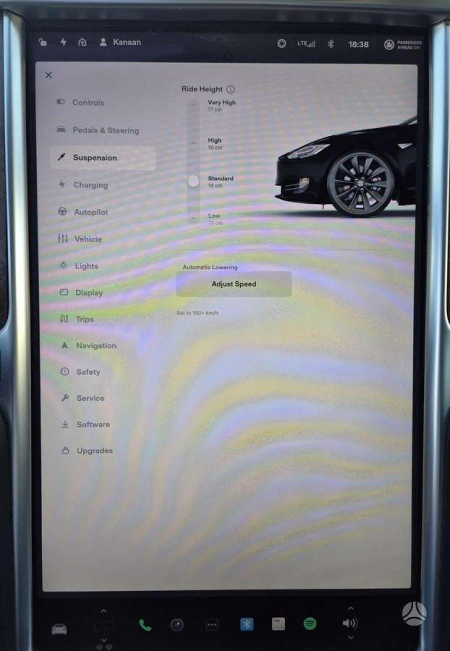 Black Tesla Model S 2017 in Kaunas, with an engine capacity of 0.00 L and mileage of 130 thousand km for 22999 €, photo 25 on AUTOMOTO.COM.LV