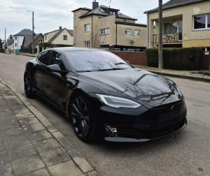 Melns Tesla Model S 2017 Kauņa, ar dzinēja tilpumu 0.00 L un nobraukumu 186 tūkst. km par 15999 €, foto  vietnē AUTOMOTO.COM.LV