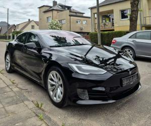 Melns Tesla Model S 2017 Kauņa, ar dzinēja tilpumu 0.00 L un nobraukumu 186 tūkst. km par 15999 €, foto 4 vietnē AUTOMOTO.COM.LV