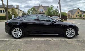Melns Tesla Model S 2017 Kauņa, ar dzinēja tilpumu 0.00 L un nobraukumu 186 tūkst. km par 15999 €, foto 6 vietnē AUTOMOTO.COM.LV