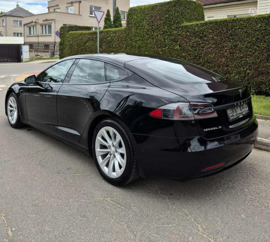 Melns Tesla Model S 2017 Kauņa, ar dzinēja tilpumu 0.00 L un nobraukumu 186 tūkst. km par 15999 €, foto 7 vietnē AUTOMOTO.COM.LV