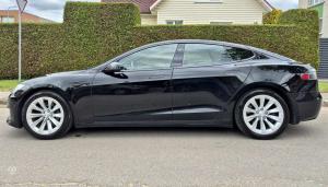 Melns Tesla Model S 2017 Kauņa, ar dzinēja tilpumu 0.00 L un nobraukumu 186 tūkst. km par 15999 €, foto 8 vietnē AUTOMOTO.COM.LV