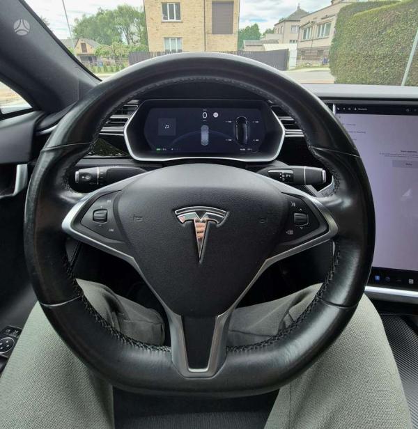 Black Tesla Model S 2017 in Kaunas, with an engine capacity of 0.00 L and mileage of 186 thousand km for 15999 €, photo 10 on AUTOMOTO.COM.LV