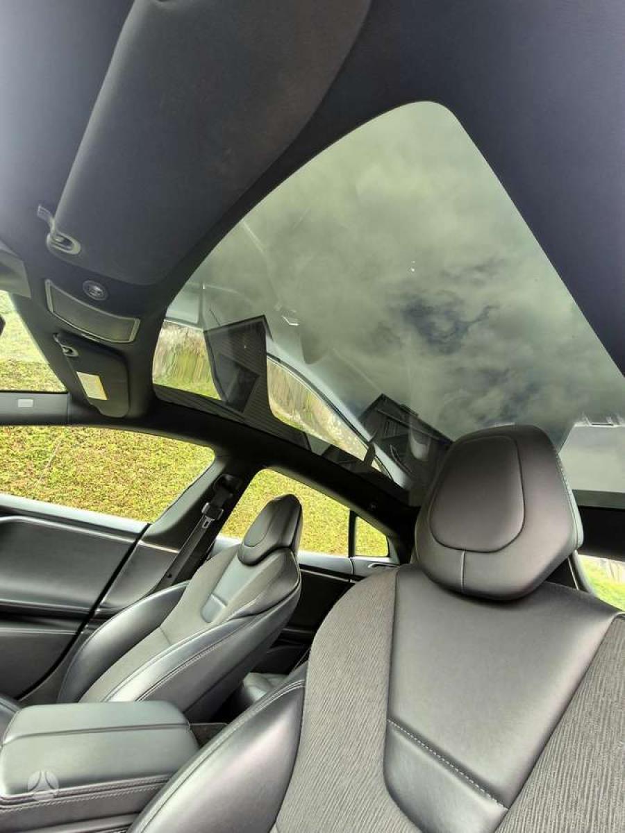Melns Tesla Model S 2017 Kauņa, ar dzinēja tilpumu 0.00 L un nobraukumu 186 tūkst. km par 15999 €, foto 16 vietnē AUTOMOTO.COM.LV