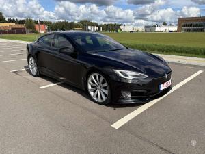 Black Tesla Model S 2017 in Klaipeda, with an engine capacity of 0.00 L and mileage of 234 thousand km for 15000 €, photo 3 on AUTOMOTO.COM.LV