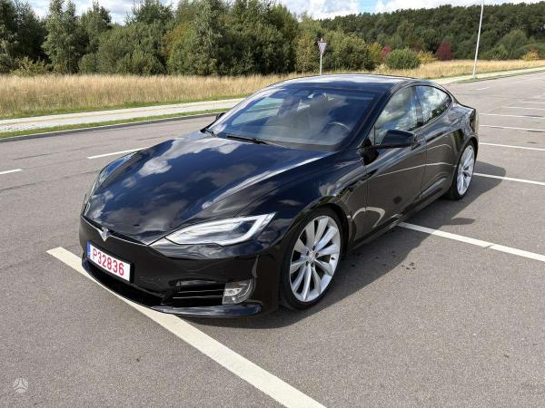 Black Tesla Model S 2017 in Klaipeda, with an engine capacity of 0.00 L and mileage of 234 thousand km for 15000 €, photo 5 on AUTOMOTO.COM.LV
