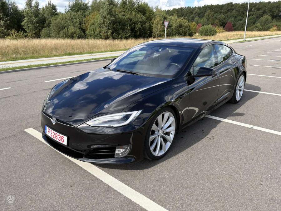Black Tesla Model S 2017 in Klaipeda, with an engine capacity of 0.00 L and mileage of 234 thousand km for 15000 €, photo 5 on AUTOMOTO.COM.LV
