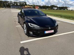Black Tesla Model S 2017 in Klaipeda, with an engine capacity of 0.00 L and mileage of 234 thousand km for 15000 €, photo 8 on AUTOMOTO.COM.LV