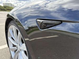 Black Tesla Model S 2017 in Klaipeda, with an engine capacity of 0.00 L and mileage of 234 thousand km for 15000 €, photo 12 on AUTOMOTO.COM.LV