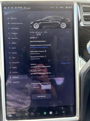Black Tesla Model S 2017 in Klaipeda, with an engine capacity of 0.00 L and mileage of 234 thousand km for 15000 €, photo 14 on AUTOMOTO.COM.LV