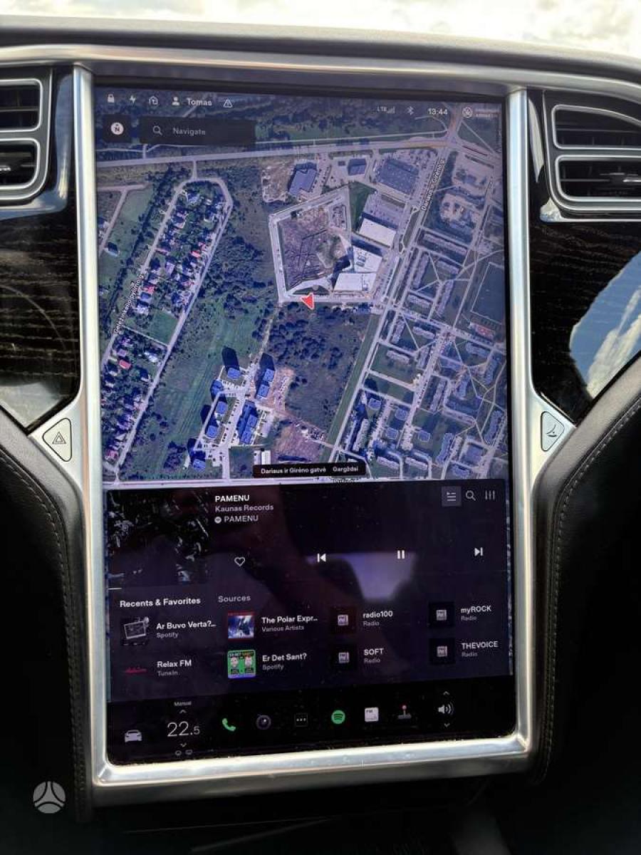 Black Tesla Model S 2017 in Klaipeda, with an engine capacity of 0.00 L and mileage of 234 thousand km for 15000 €, photo 16 on AUTOMOTO.COM.LV