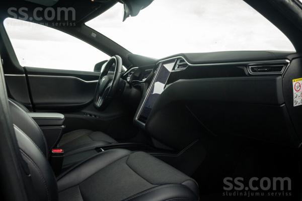 Tesla Model S 2017 in Jelgava on AUTOMOTO.COM.LV Black Tesla Model S 2017 in Jelgava, with an engine capacity of 0.00 L and mileage of 234 thousand km for 17100 β¬, photo 8 on AUTOMOTO.COM.LV