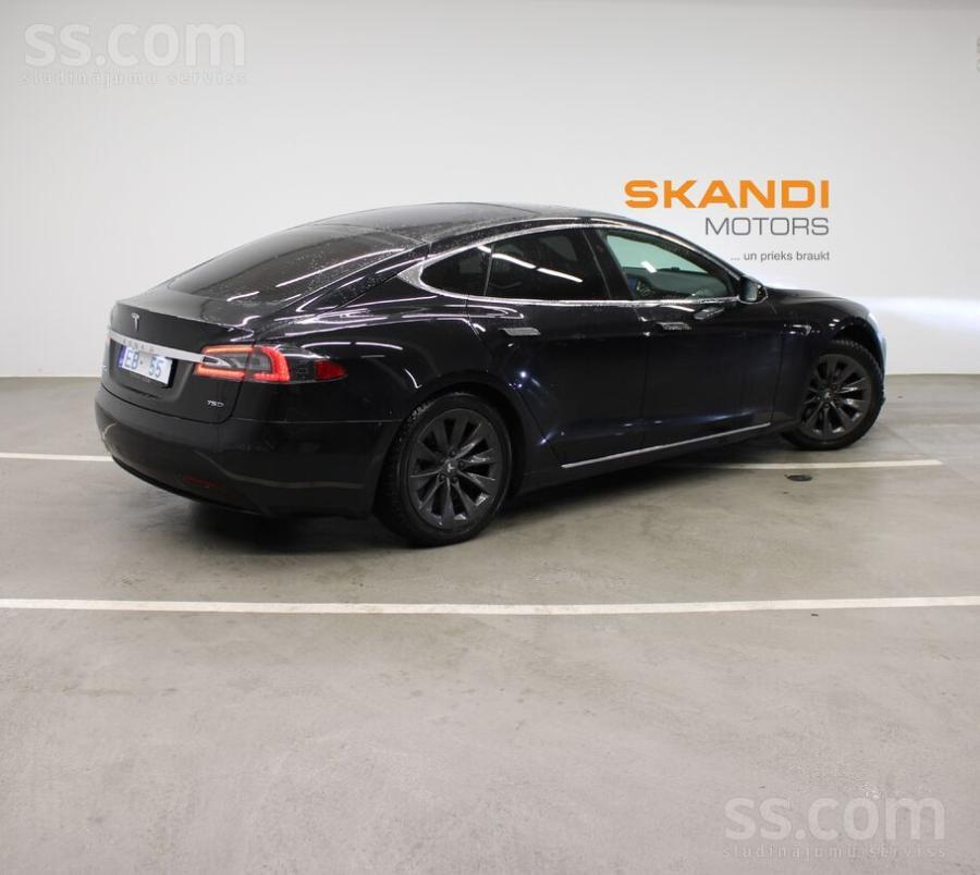 Black Tesla Model S 2018 in Riga, with an engine capacity of 0.00 L and mileage of 218 thousand km for 18990 €, photo 4 on AUTOMOTO.COM.LV