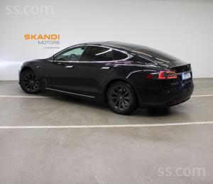Black Tesla Model S 2018 in Riga, with an engine capacity of 0.00 L and mileage of 218 thousand km for 18990 €, photo 6 on AUTOMOTO.COM.LV
