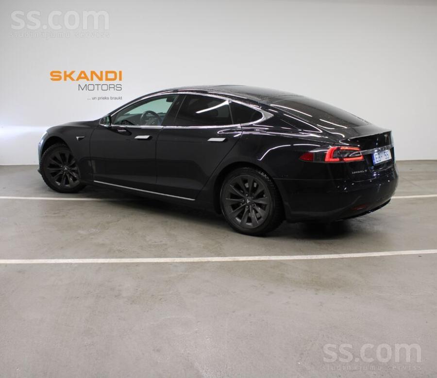 Black Tesla Model S 2018 in Riga, with an engine capacity of 0.00 L and mileage of 218 thousand km for 18990 €, photo 6 on AUTOMOTO.COM.LV